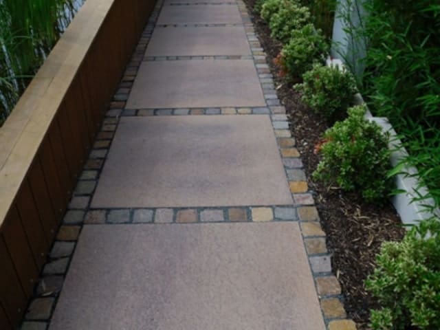Gartenweg pflastern - Wege aus Naturstein oder Beton